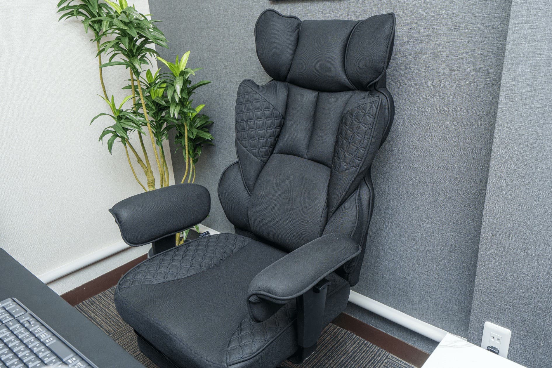 【名駅】カフェより集中、会議室より上質｜INICコーヒー付の「完全個室・社長室」｜大切な商談や複数人の作業にもの写真4