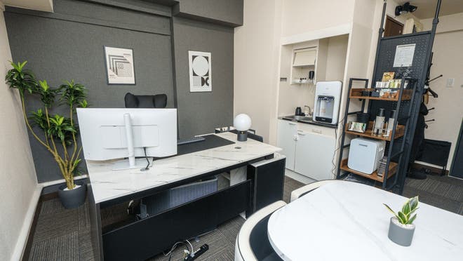 【名駅】カフェより集中、会議室より上質|INICコーヒー付の「完全個室・社長室」|大切な商談や複数人の作業にもの写真7