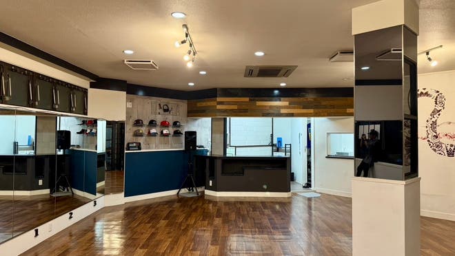 大久保駅から徒歩8分のストリート空間溢れるダンススタジオの写真1