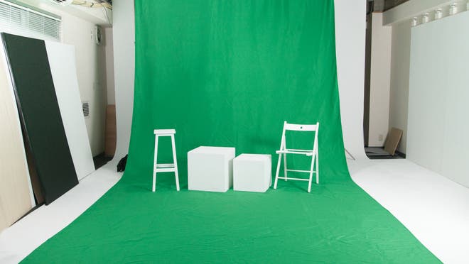 白ホリゾント撮影スタジオ。天井高2.9m、引き7.6m。ストロボ・カラーLED・ソフトボックス・スタンドなど豊富な撮影機材。 の写真8