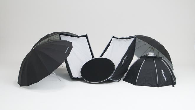 白ホリゾント撮影スタジオ。天井高2.9m、引き7.6m。ストロボ・カラーLED・ソフトボックス・スタンドなど豊富な撮影機材。 の写真12