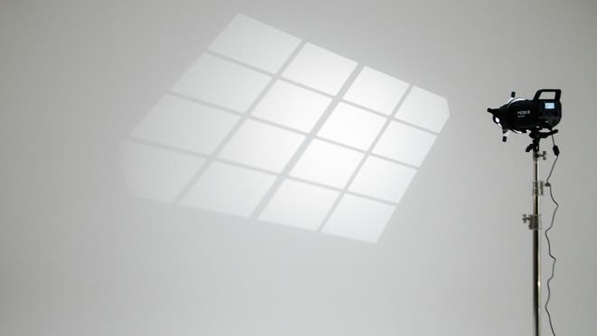 白ホリゾント撮影スタジオ。天井高2.9m、引き7.6m。ストロボ・カラーLED・ソフトボックス・スタンドなど豊富な撮影機材。 の写真14