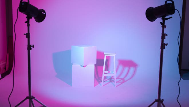 白ホリゾント撮影スタジオ。天井高2.9m、引き7.6m。ストロボ・カラーLED・ソフトボックス・スタンドなど豊富な撮影機材。 の写真16