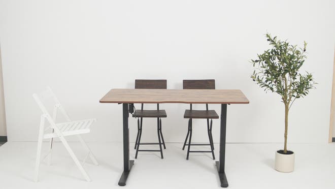 白ホリゾント撮影スタジオ。天井高2.9m、引き7.6m。ストロボ・カラーLED・ソフトボックス・スタンドなど豊富な撮影機材。 の写真17