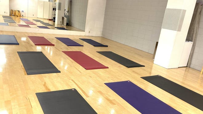 【神楽坂駅3分】清潔で明るいプライベートスタジオ✨天井高3.4m 広々70㎡ 高品質ヨガマット🧘スタッフによる丁寧な清掃🧹の写真4