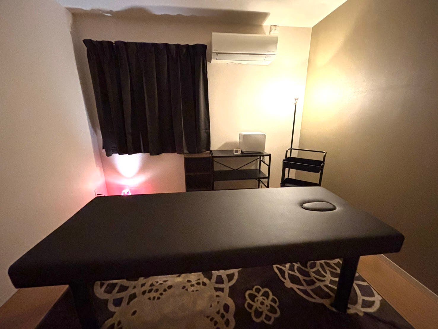 レンタルサロン！完全個室！2台の無料駐車場付きの写真1