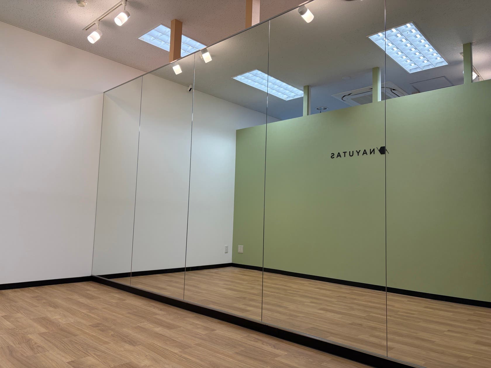 大和西大寺から徒歩5分のダンスルームの写真2