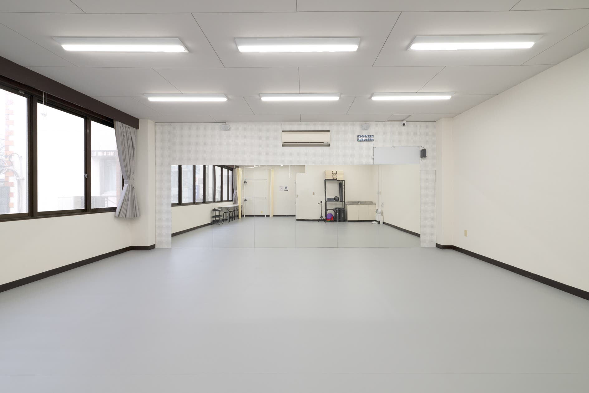 🆕オープン🌟【百合ヶ丘駅徒歩1分】鏡6面！広々！/ヨガ ピラティス ストレッチ/演劇/撮影/個人レッスンに最適🌟の写真2