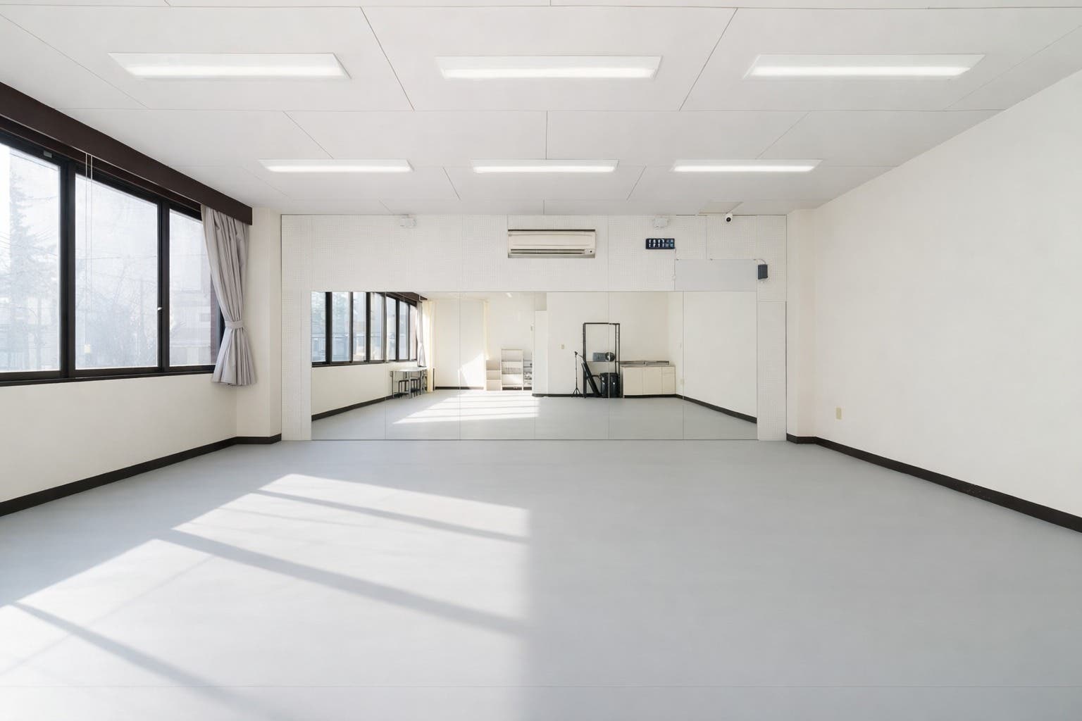 🆕オープン🌟【百合ヶ丘駅徒歩1分】鏡6面！広々！/ヨガ ピラティス ストレッチ/演劇/撮影/個人レッスンに最適🌟の写真4