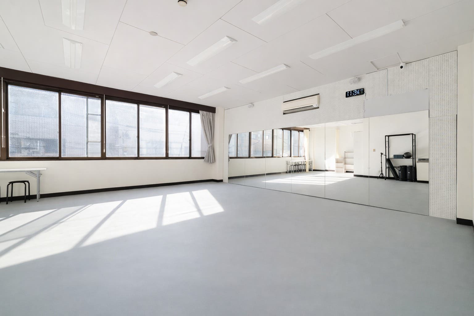 🆕オープン🌟【百合ヶ丘駅徒歩1分】鏡6面！広々！/ヨガ ピラティス ストレッチ/演劇/撮影/個人レッスンに最適🌟の写真1