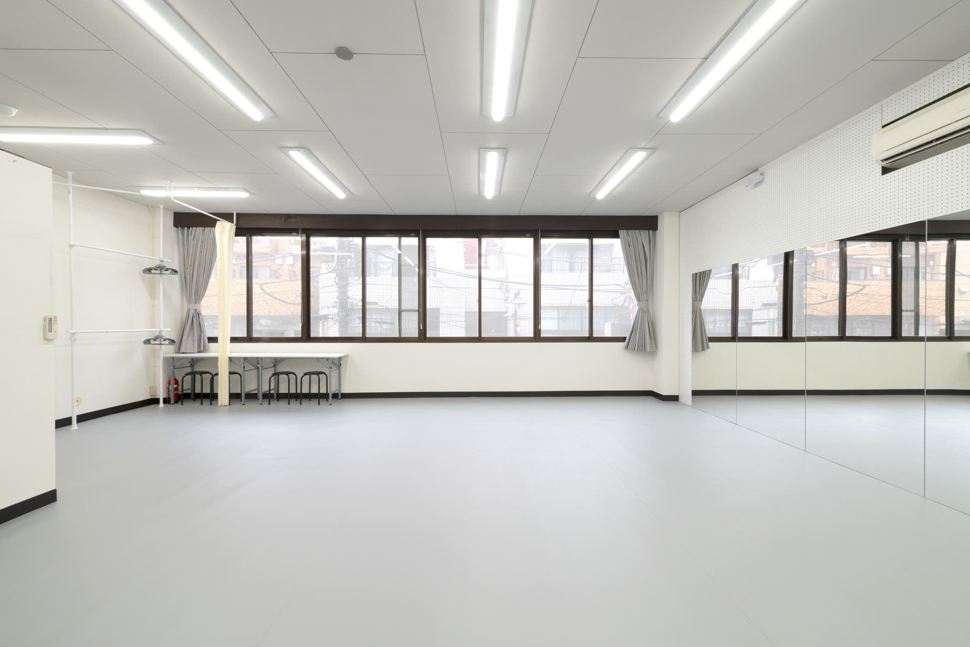 🆕オープン🌟【百合ヶ丘駅徒歩1分】鏡6面！広々！/ヨガ ピラティス ストレッチ/演劇/撮影/個人レッスンに最適🌟の写真3