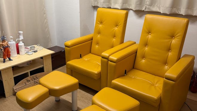 天然素材の漆喰、床は天然杉の無垢を使用しているオーガニックサロンです。の写真4