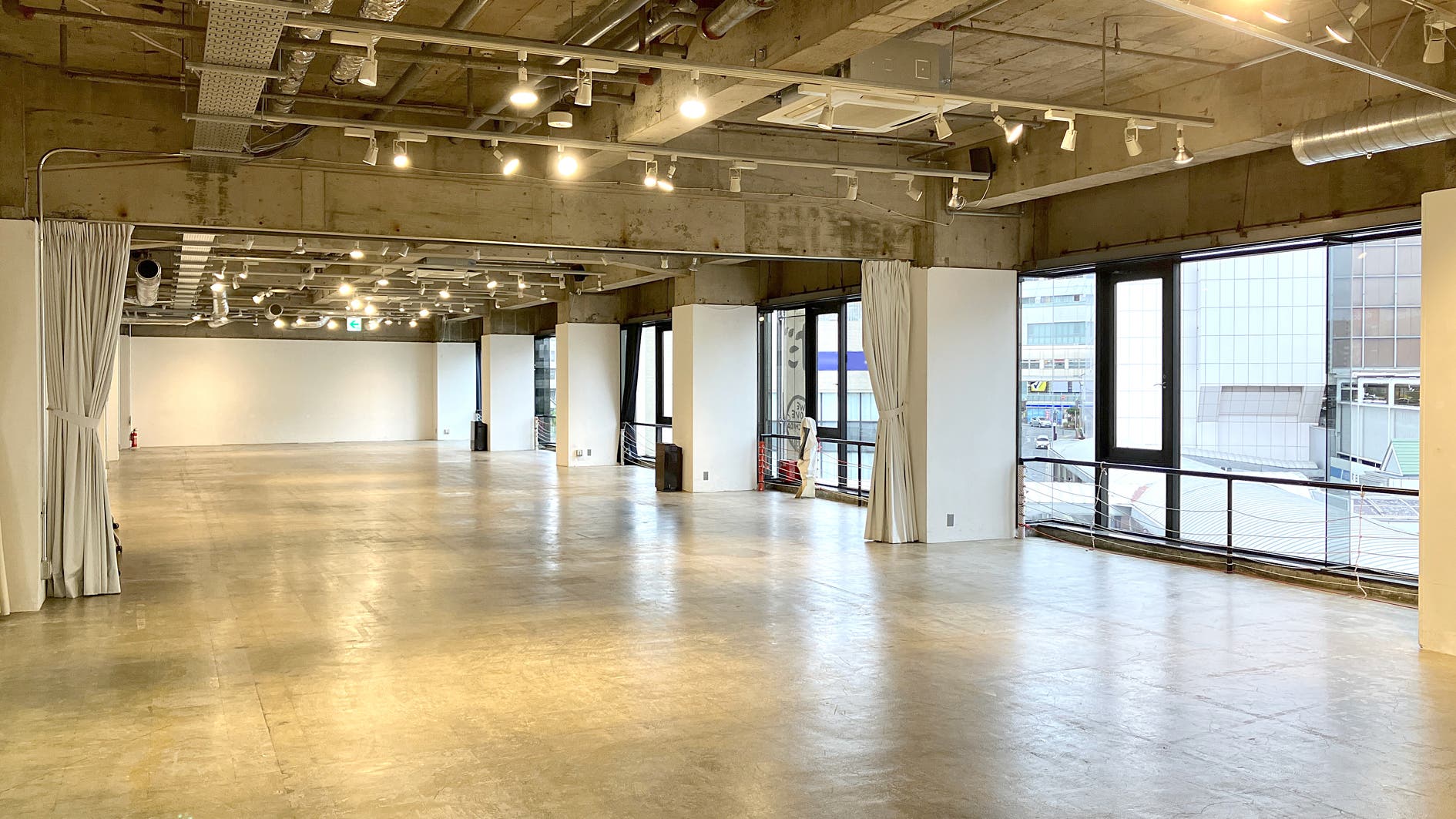 【町田駅直結】アクセス抜群！展示会・販売会・撮影・キッズイベントなどに！300人規模のイベントにも利用されています。の写真1