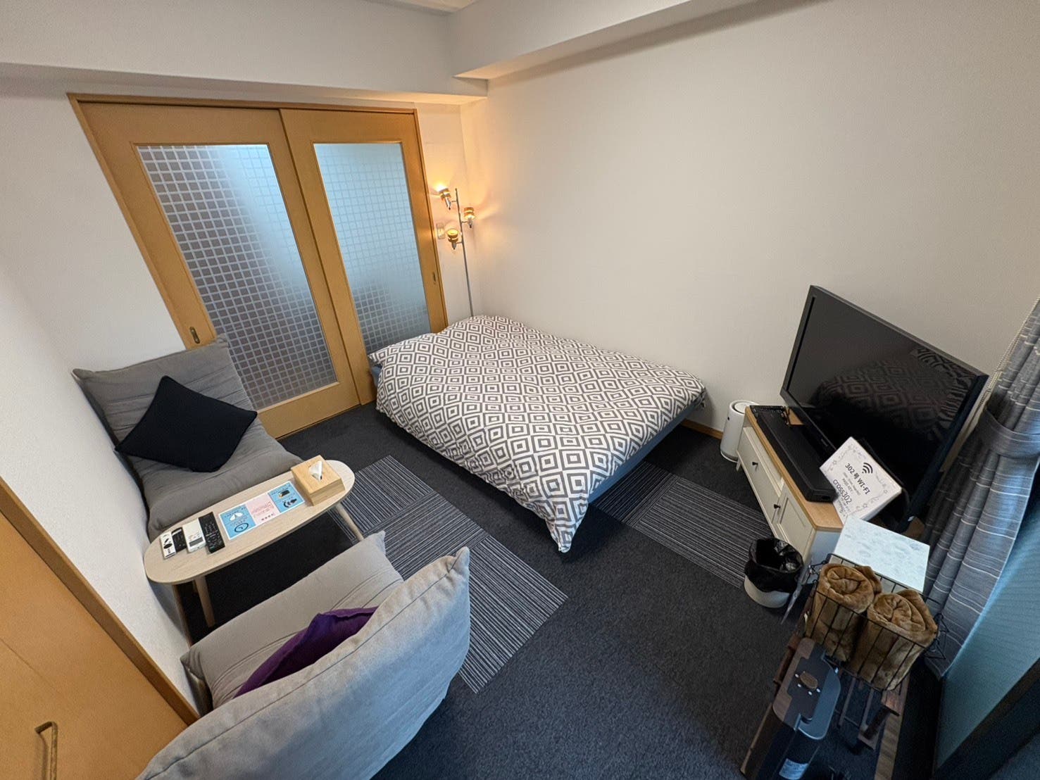 ②【大型スクリーンで映像鑑賞🎬】博多再認識！各種VOD視聴📺ヲタ活・推しメン誕生日会🎉少人数でまったり時間にも🎵の写真1