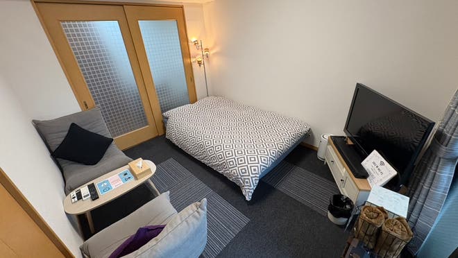 ②【大型スクリーンで映像鑑賞🎬】博多再認識!各種VOD視聴📺ヲタ活・推しメン誕生日会🎉少人数でまったり時間にも🎵の写真1