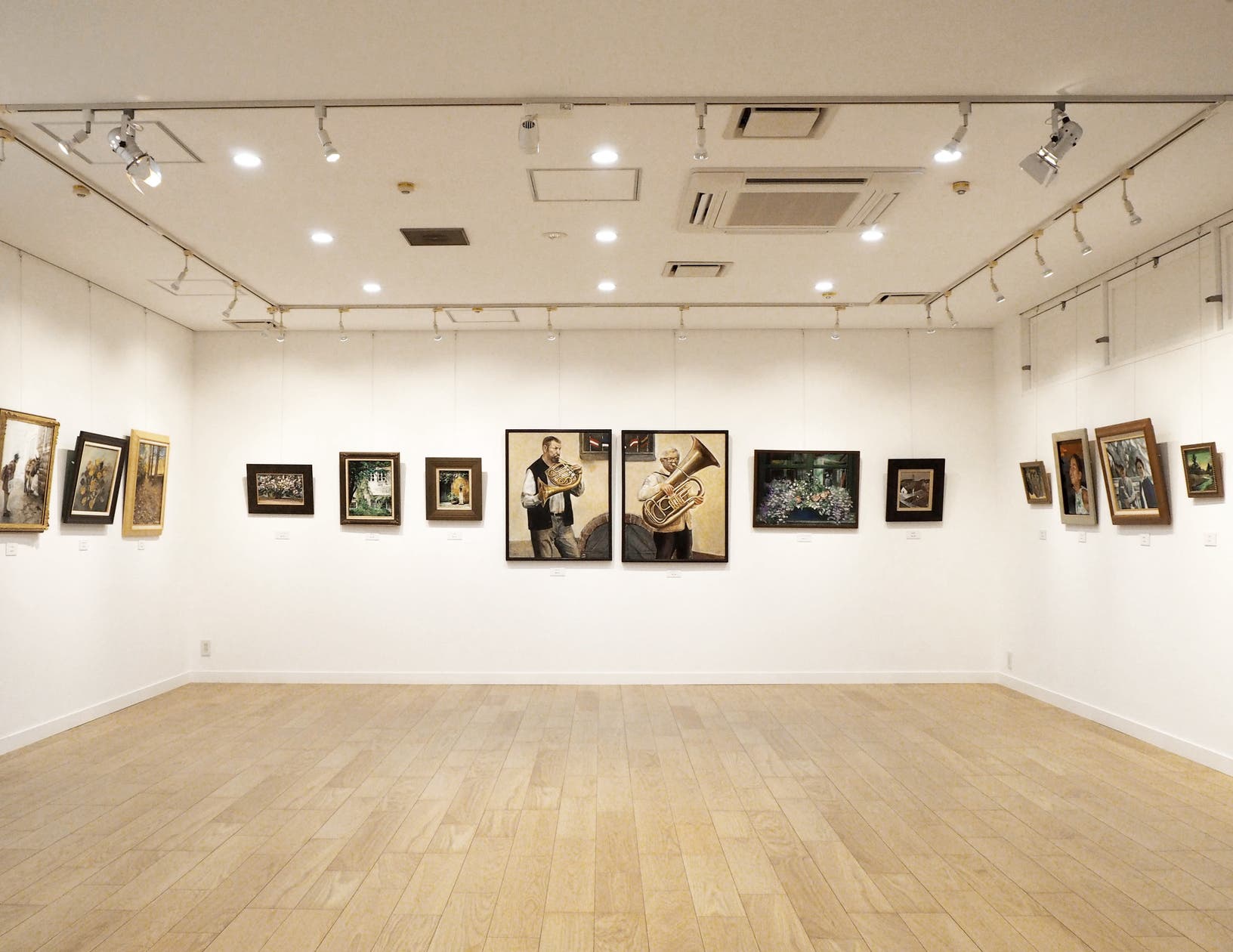 【町田駅直結！3Fギャラリー】ピクチャーレール・スポット完備！かわいい丸窓があるスペースで展示会・マルシェ利用に♪の写真3