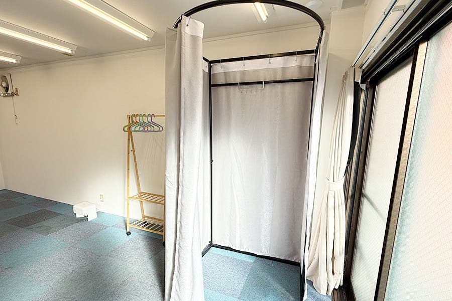 簡易更衣室（カーテン付き）の画像1
