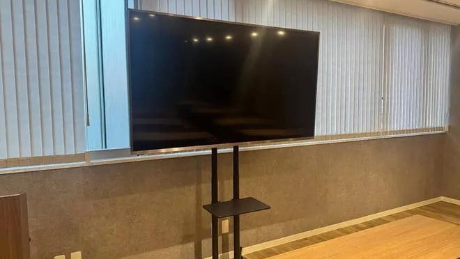 駅直結!新橋駅徒歩1分|最大51名|セミナー講演、勉強会、発表会、懇親会にも最適!大会議室『チャップリン』の写真11