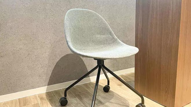 駅直結!新橋駅徒歩1分|最大51名|セミナー講演、勉強会、発表会、懇親会にも最適!大会議室『チャップリン』の写真13