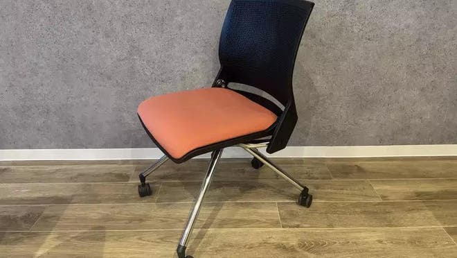 駅直結!新橋駅徒歩1分|最大51名|セミナー講演、勉強会、発表会、懇親会にも最適!大会議室『チャップリン』の写真14