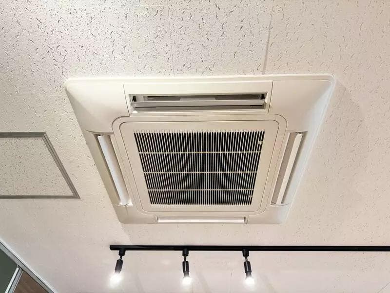 駅直結！新橋駅徒歩1分｜最大51名｜セミナー講演、勉強会、発表会、懇親会にも最適！大会議室『チャップリン』の写真16