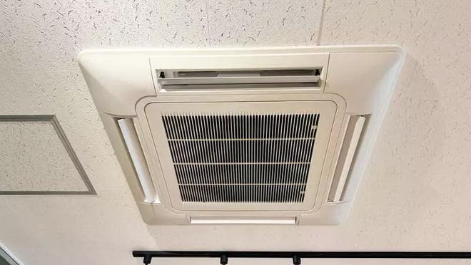 駅直結!新橋駅徒歩1分|最大51名|セミナー講演、勉強会、発表会、懇親会にも最適!大会議室『チャップリン』の写真16