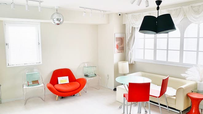 【35%オフ】駅1分✨自然光✨白基調✨ブランド家具✨おしゃれ✨ポートレート✨コスプレ✨物撮り✨インタビューの写真1