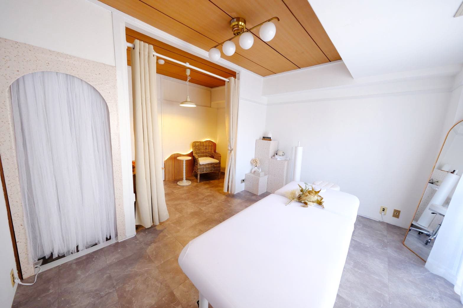 《OPENセール中🎉》【大塚徒歩1分】完全個室レンタルサロン✨エステ・整体・ネイル・撮影｜見学受付中｜備品充実｜調光ライトの写真1