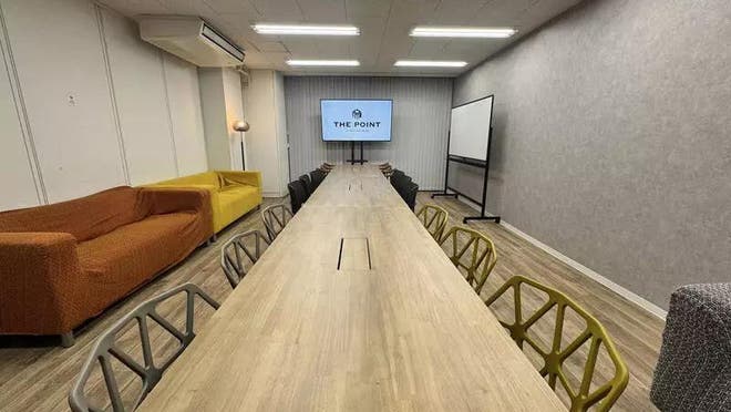 〈駅直結!新橋駅徒歩1分|最大24名〉会議、ワークショップ、勉強会、控え室、懇親会にも最適!レンタルスペース『エミール・ガレ』の写真4