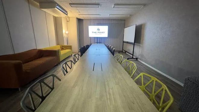 〈駅直結!新橋駅徒歩1分|最大24名〉会議、ワークショップ、勉強会、控え室、懇親会にも最適!レンタルスペース『エミール・ガレ』の写真5