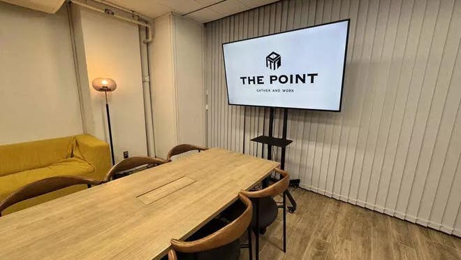 〈駅直結!新橋駅徒歩1分|最大24名〉会議、ワークショップ、勉強会、控え室、懇親会にも最適!レンタルスペース『エミール・ガレ』の写真6