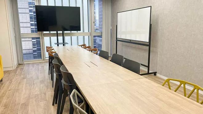 〈駅直結!新橋駅徒歩1分|最大24名〉会議、ワークショップ、勉強会、控え室、懇親会にも最適!レンタルスペース『エミール・ガレ』の写真7