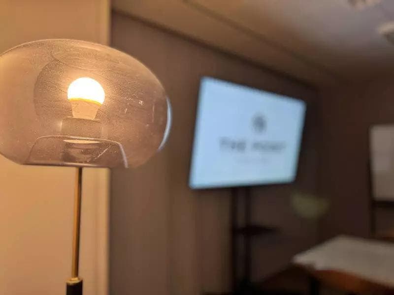 〈駅直結！新橋駅徒歩1分｜最大24名〉会議、ワークショップ、勉強会、控え室、懇親会にも最適！レンタルスペース『エミール・ガレ』の写真12