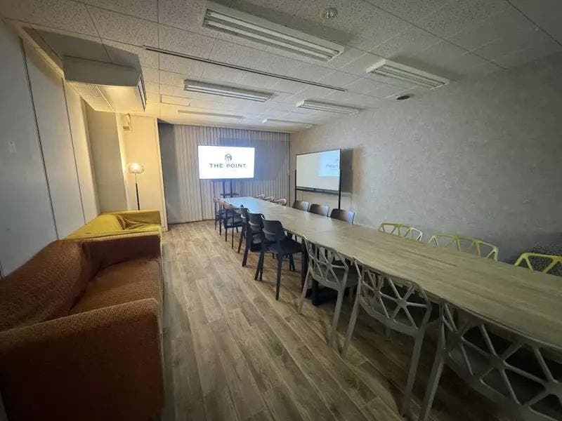 〈駅直結！新橋駅徒歩1分｜最大24名〉会議、ワークショップ、勉強会、控え室、懇親会にも最適！レンタルスペース『エミール・ガレ』の写真13