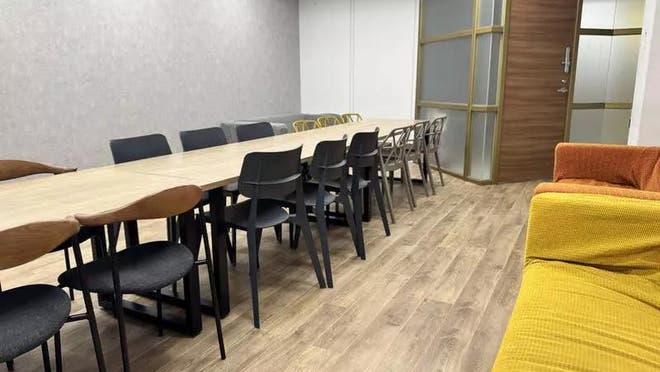 〈駅直結!新橋駅徒歩1分|最大24名〉会議、ワークショップ、勉強会、控え室、懇親会にも最適!レンタルスペース『エミール・ガレ』の写真17