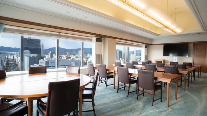 【大ヒロマ_22名会議室】銀山町駅から徒歩2分!眺めの良い広々とした会議室(大型モニター・電源タップ無料/高速Wi-Fiあり)の写真1