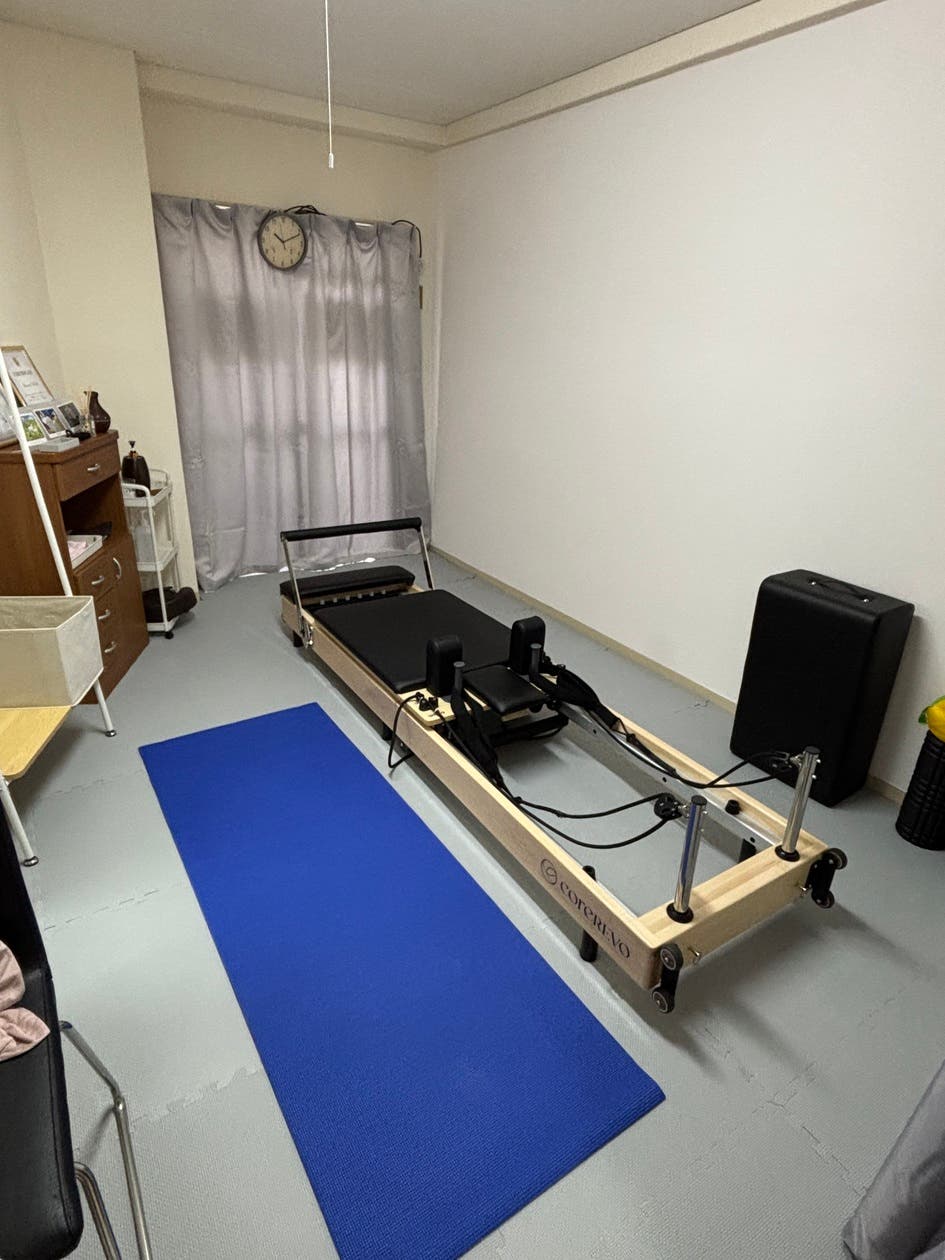 リフォーマー・施術ベッドがあるサロンの写真1