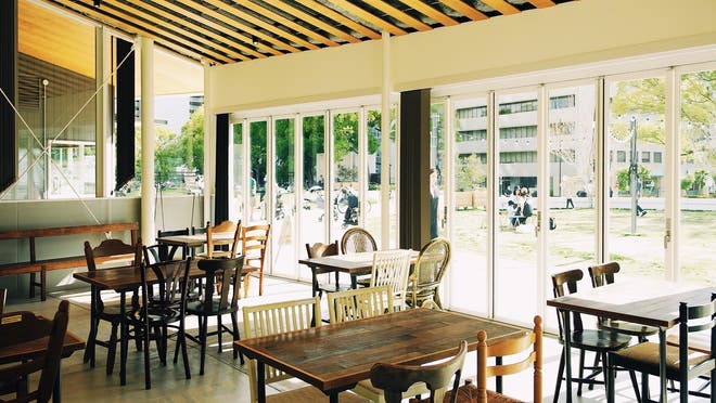 ラウンジ ~芝生に開いたみんなのスペース~の写真3