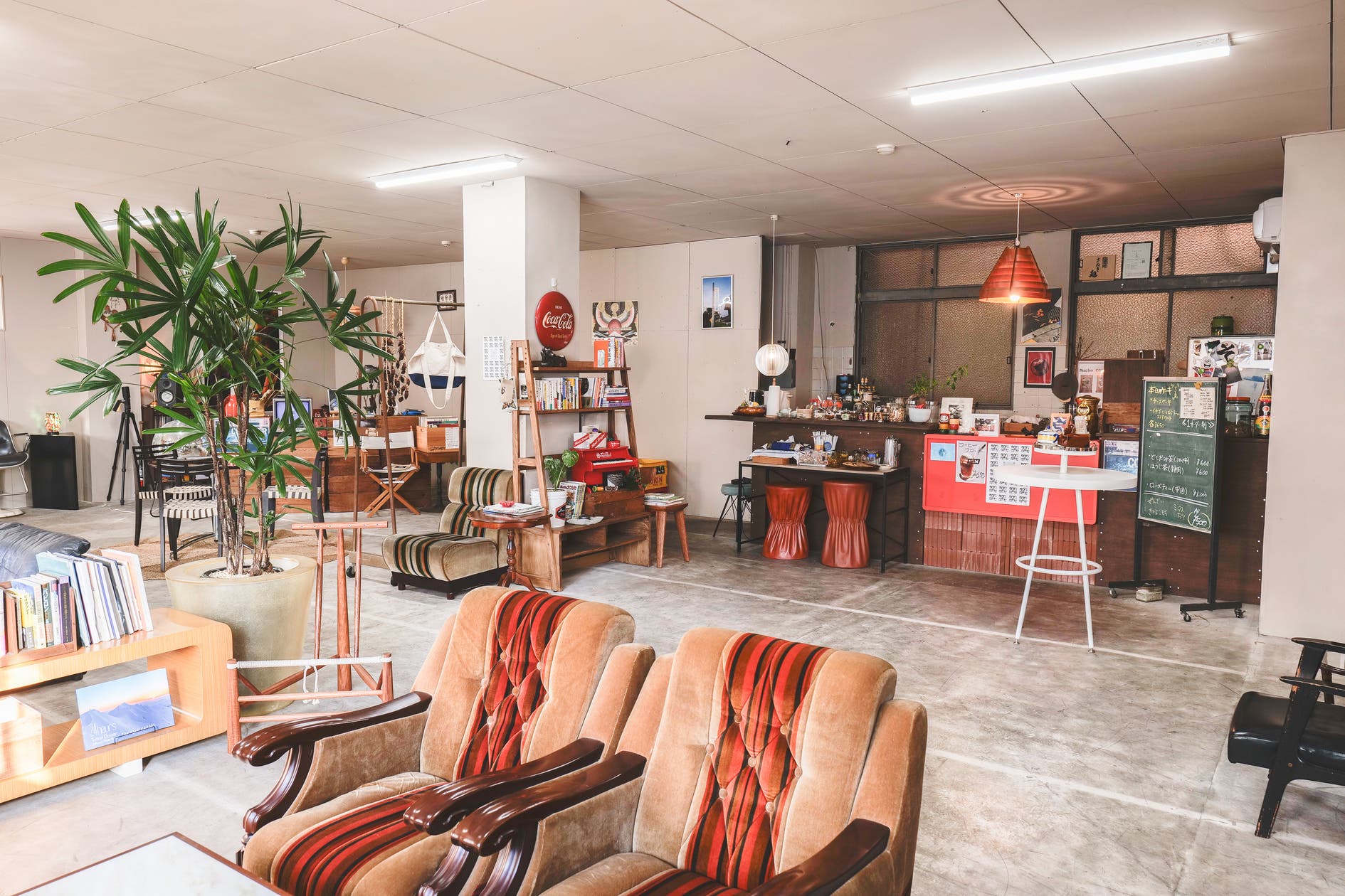 瓦町駅から徒歩3分カフェ・バー併設のイベント向きスペース①の写真1