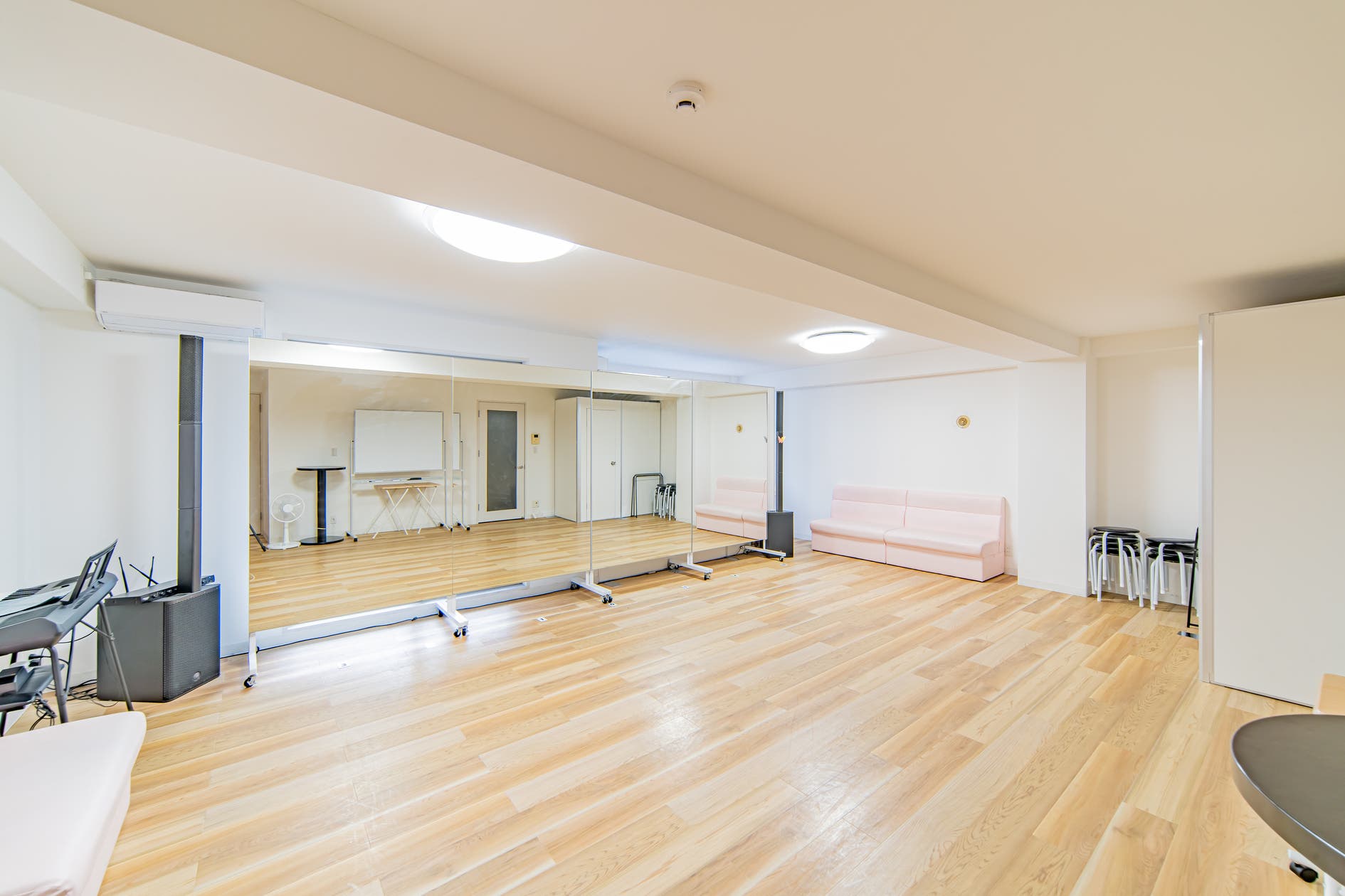 【天神駅から徒歩7分】親不孝通りの最大10名で広々ダンススタジオ!!"新オープン"の写真8