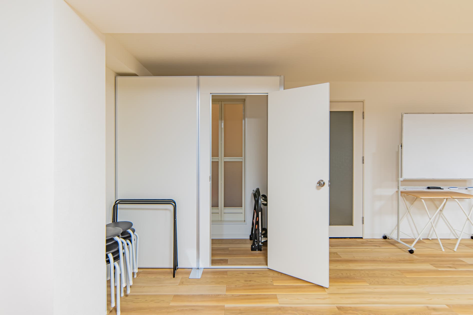 【天神駅から徒歩7分】親不孝通りの最大10名で広々ダンススタジオ!!"新オープン"の写真13