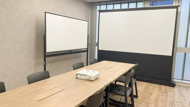 駅直結!新橋駅徒歩1分|最大20名|セミナー、会議、ワークショップ勉強会、控え室、懇親会にも最適!レンタルスペース『ド・ゴール』の写真3