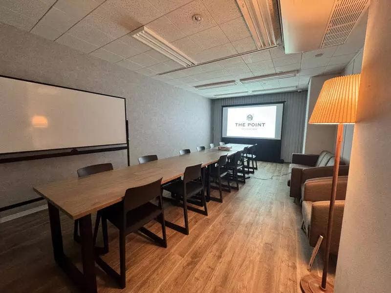 駅直結！新橋駅徒歩1分｜最大20名｜セミナー、会議、ワークショップ勉強会、控え室、懇親会にも最適！レンタルスペース『ド・ゴール』の写真9