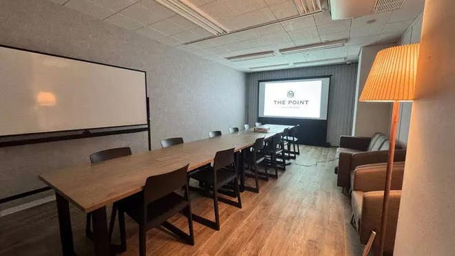 駅直結!新橋駅徒歩1分|最大20名|セミナー、会議、ワークショップ勉強会、控え室、懇親会にも最適!レンタルスペース『ド・ゴール』の写真9