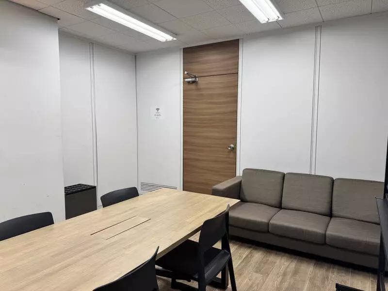 駅直結！新橋駅徒歩1分｜最大20名｜セミナー、会議、ワークショップ勉強会、控え室、懇親会にも最適！レンタルスペース『ド・ゴール』の写真12