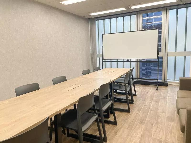 駅直結！新橋駅徒歩1分｜最大20名｜セミナー、会議、ワークショップ勉強会、控え室、懇親会にも最適！レンタルスペース『ド・ゴール』の写真19