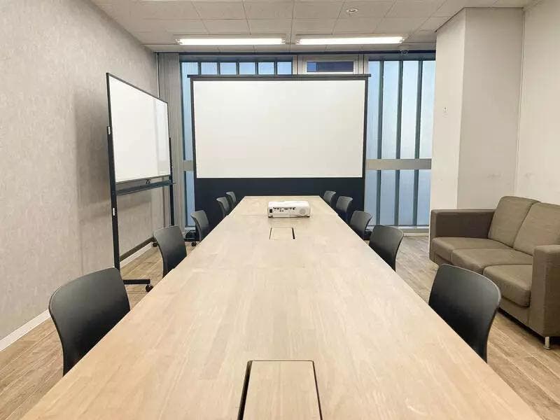 駅直結！新橋駅徒歩1分｜最大20名｜セミナー、会議、ワークショップ勉強会、控え室、懇親会にも最適！レンタルスペース『ド・ゴール』の写真20