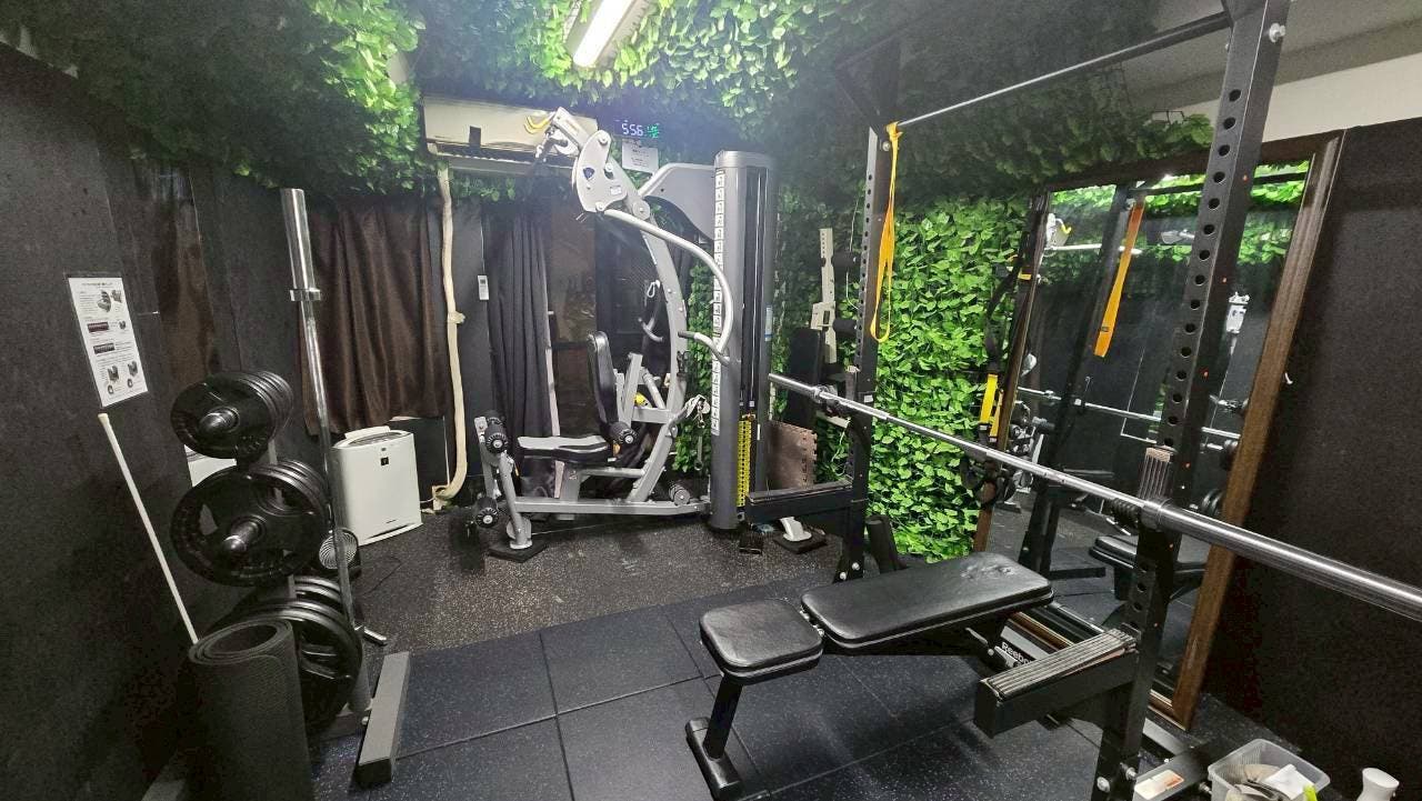 《駅近・清潔・オシャレ空間》心斎橋レンタルジム｜SNS集客にも！器具充実でパーソナルトレーニングに最適[大阪・本町・新町・堀江]の写真3