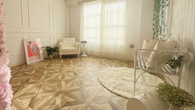 【渋谷・三軒茶屋エリア】駅2分|自然光×白壁×薔薇壁|背景7種類|手ぶら撮影OK|ポートレート・SNS・商品撮影に最適の写真1