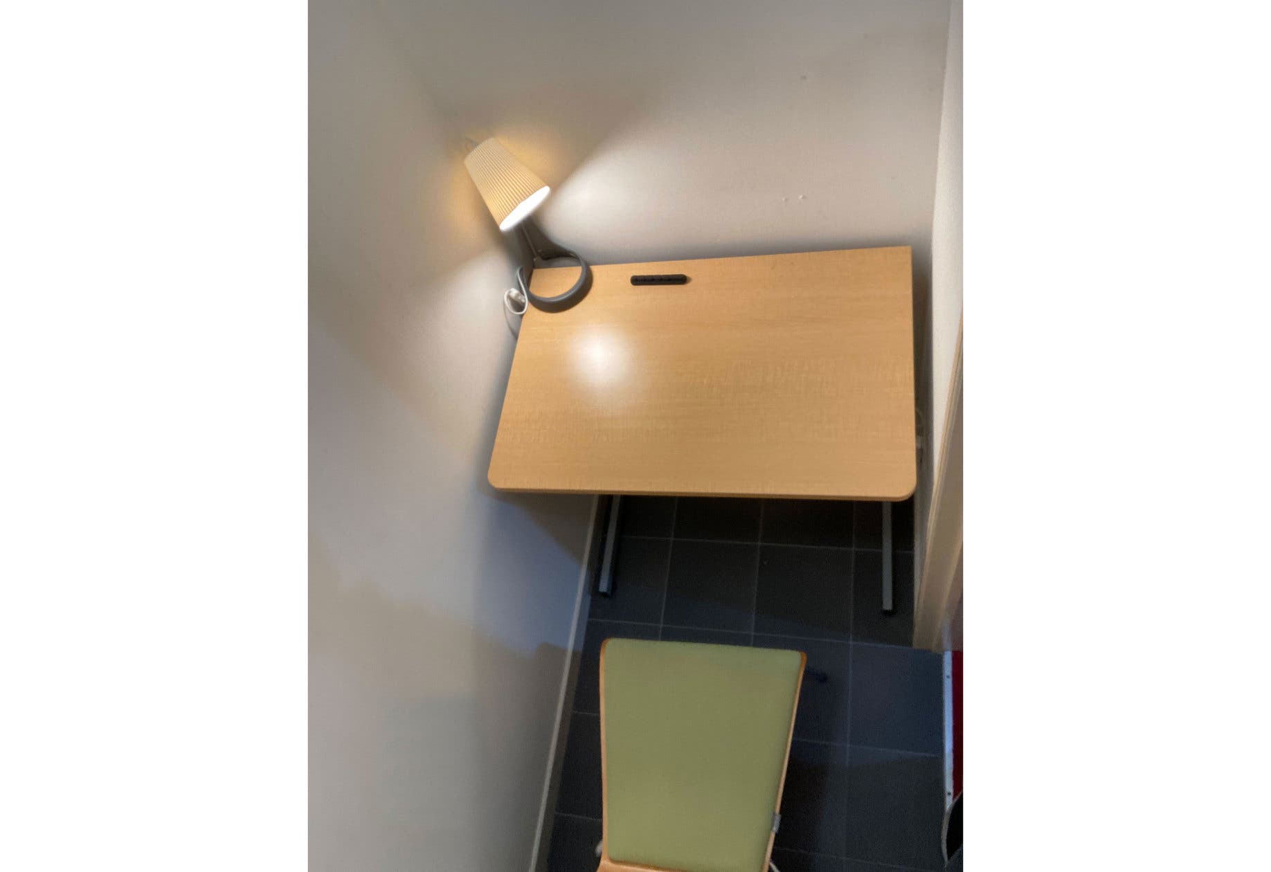 中高生～成人・完全個室の24hr営業のワークルーム　日・月契約も可能 203Dの写真1